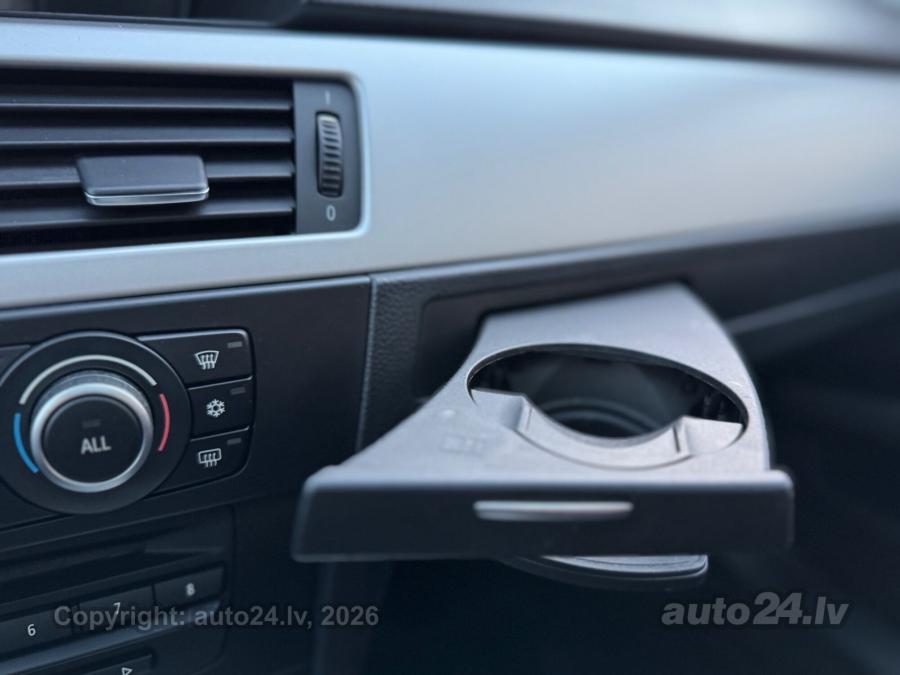 Pelēks BMW 3 Series 2010 Tallina, ar dzinēja tilpumu 2.00 L un nobraukumu 308 tūkst. km par 5800 €, foto 24 vietnē AUTOMOTO.COM.LV