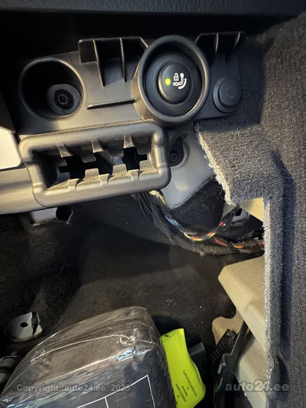 Pelēks BMW 3 Series 2014 Tallina, ar dzinēja tilpumu 2.00 L un nobraukumu 264 tūkst. km par 10999 €, foto 11 vietnē AUTOMOTO.COM.LV