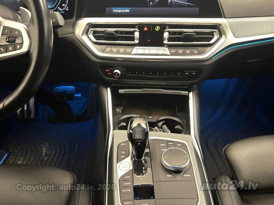 Grey BMW 3 Series 2021 in Tallinn, with an engine capacity of 2.00 L and mileage of 168 thousand km for 21900 €, photo 13 on AUTOMOTO.COM.LV