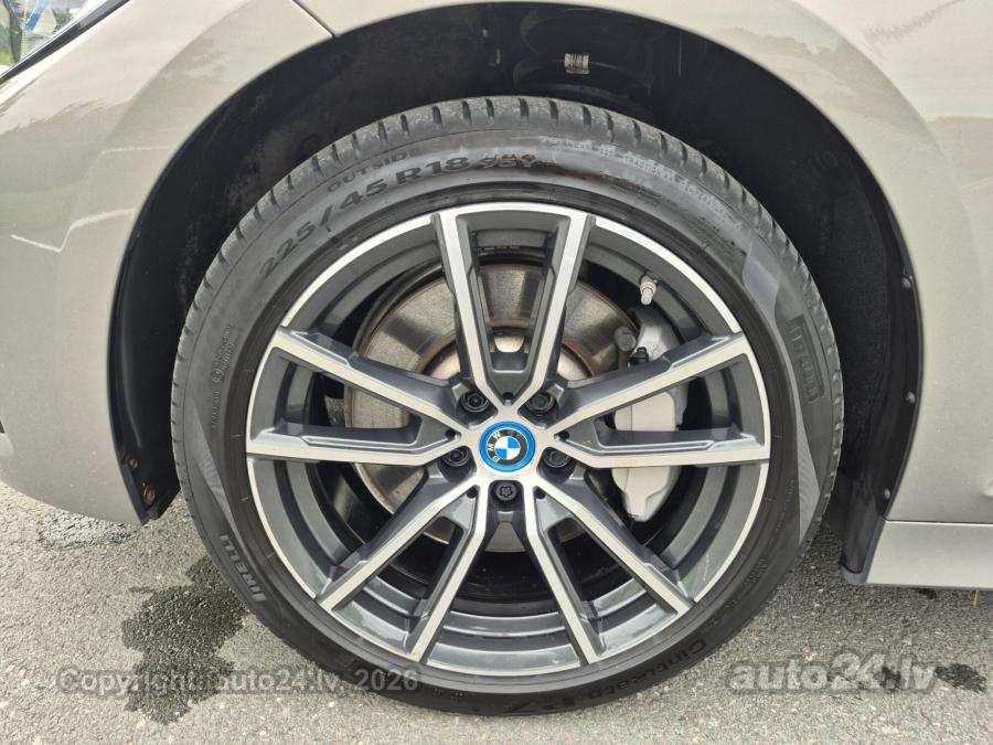 Pelēks BMW 3 Series 2022 Tallina, ar dzinēja tilpumu 2.00 L un nobraukumu 130 tūkst. km par 26900 €, foto 17 vietnē AUTOMOTO.COM.LV