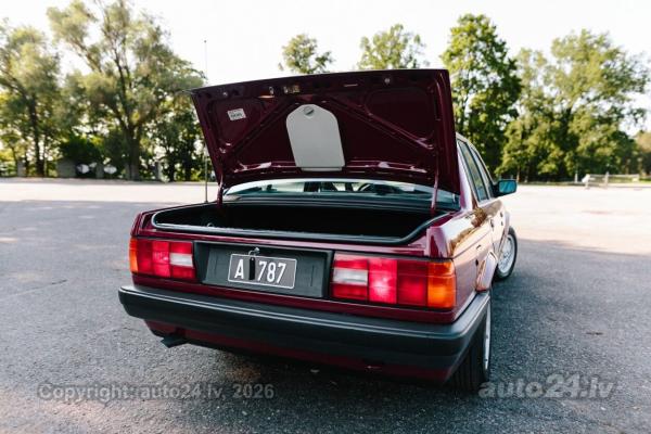 Red BMW 3 Series 1988 in Tallinn, with an engine capacity of 2.44 L and mileage of 303 thousand km for 25000 €, photo 8 on AUTOMOTO.COM.LV