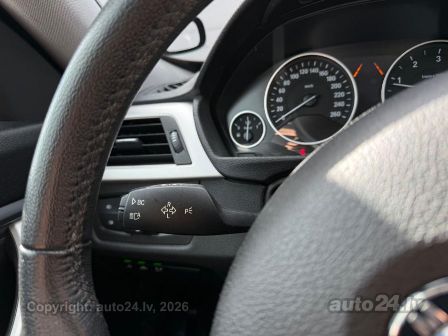 Sarkans BMW 3 Series 2014 Tallina, ar dzinēja tilpumu 2.00 L un nobraukumu 261 tūkst. km par 9990 €, foto 16 vietnē AUTOMOTO.COM.LV