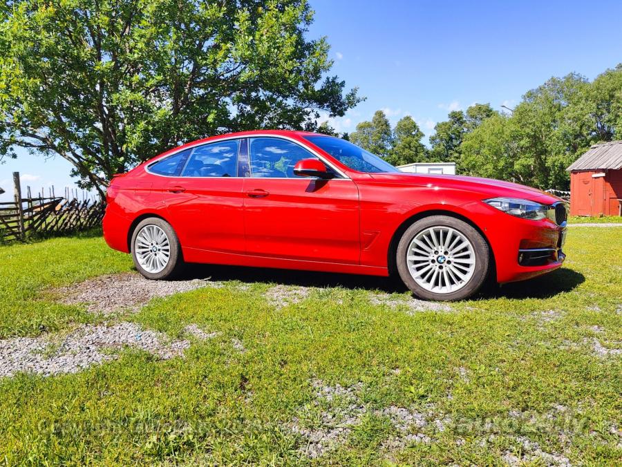 Red BMW 3 Series 2018 in Tallinn, with an engine capacity of 2.00 L and mileage of 91 thousand km for 23000 €, photo 6 on AUTOMOTO.COM.LV