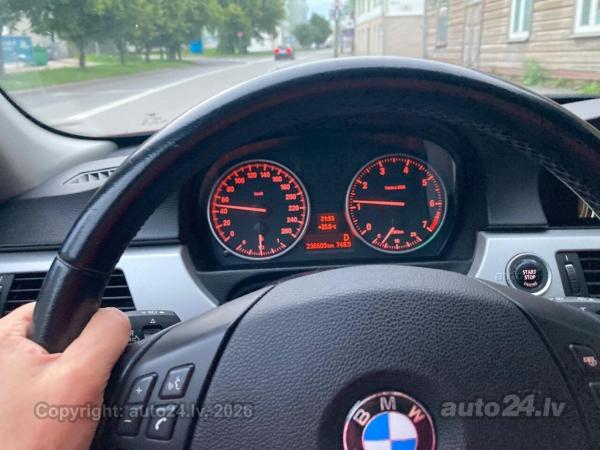 Red BMW 3 Series 2011 in Tartu, with an engine capacity of 2.00 L and mileage of 239 thousand km for 6300 €, photo 8 on AUTOMOTO.COM.LV