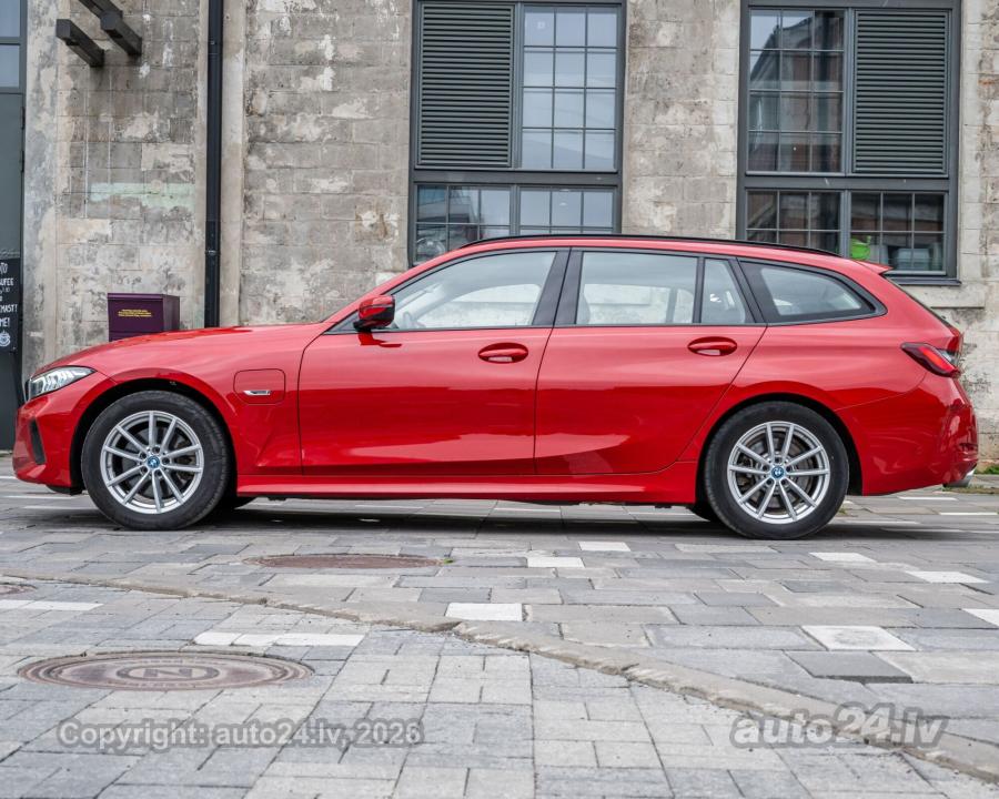Sarkans BMW 3 Series 2022 Tallina, ar dzinēja tilpumu 2.00 L un nobraukumu 117 tūkst. km par 26990 €, foto 5 vietnē AUTOMOTO.COM.LV