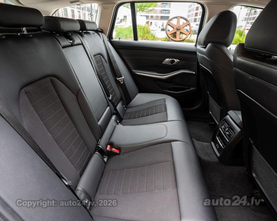 Sarkans BMW 3 Series 2022 Tallina, ar dzinēja tilpumu 2.00 L un nobraukumu 117 tūkst. km par 26990 €, foto 27 vietnē AUTOMOTO.COM.LV