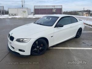 Balts BMW 3 Series 2008 Tallina, ar dzinēja tilpumu 3.00 L un nobraukumu 239 tūkst. km par 13000 €, foto  vietnē AUTOMOTO.COM.LV