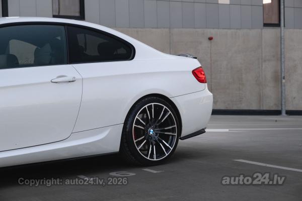 White BMW 3 Series 2010 in Tallinn, with an engine capacity of 3.00 L and mileage of 370 thousand km for 18000 €, photo 8 on AUTOMOTO.COM.LV