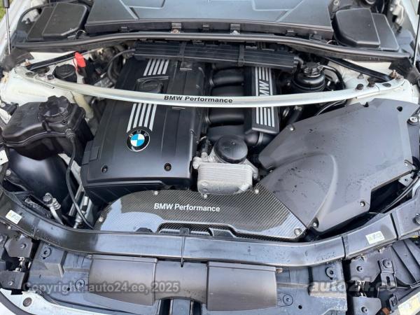Balts BMW 3 Series 2011 Tallina, ar dzinēja tilpumu 3.00 L un nobraukumu 259 tūkst. km par 9500 €, foto 11 vietnē AUTOMOTO.COM.LV