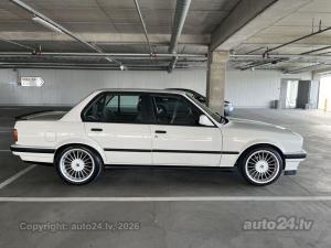 Balts BMW 3 Series 1989 Tallina, ar dzinēja tilpumu 1.80 L un nobraukumu 209 tūkst. km par 18900 €, foto  vietnē AUTOMOTO.COM.LV