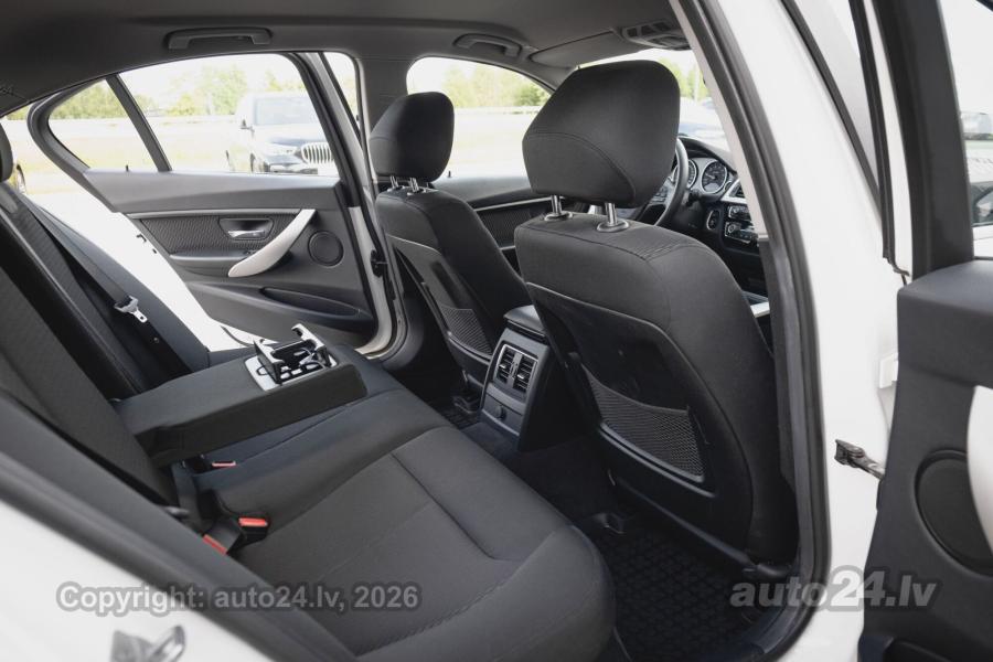 White BMW 3 Series 2016 in Tartu, with an engine capacity of 1.50 L and mileage of 66 thousand km for 17900 €, photo 15 on AUTOMOTO.COM.LV