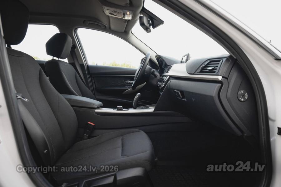 White BMW 3 Series 2016 in Tartu, with an engine capacity of 1.50 L and mileage of 66 thousand km for 17900 €, photo 17 on AUTOMOTO.COM.LV