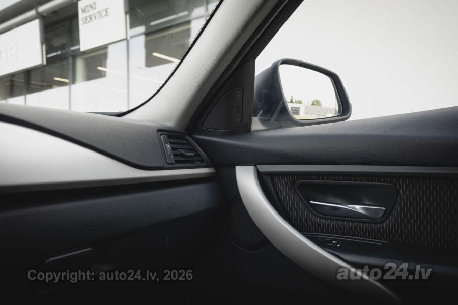 White BMW 3 Series 2016 in Tartu, with an engine capacity of 1.50 L and mileage of 66 thousand km for 17900 €, photo 22 on AUTOMOTO.COM.LV