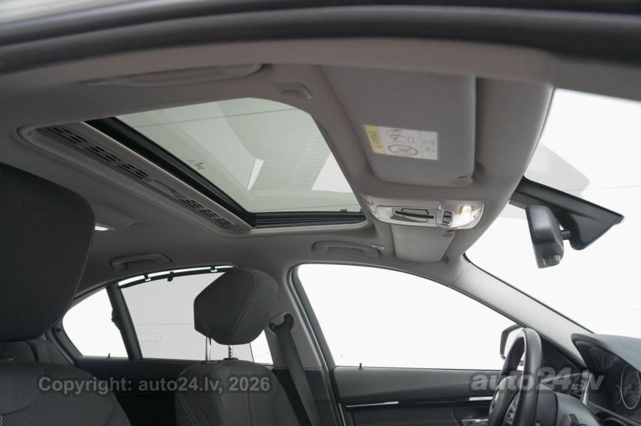 White BMW 3 Series 2018 in Tallinn, with an engine capacity of 2.00 L and mileage of 227 thousand km for 13990 €, photo 10 on AUTOMOTO.COM.LV