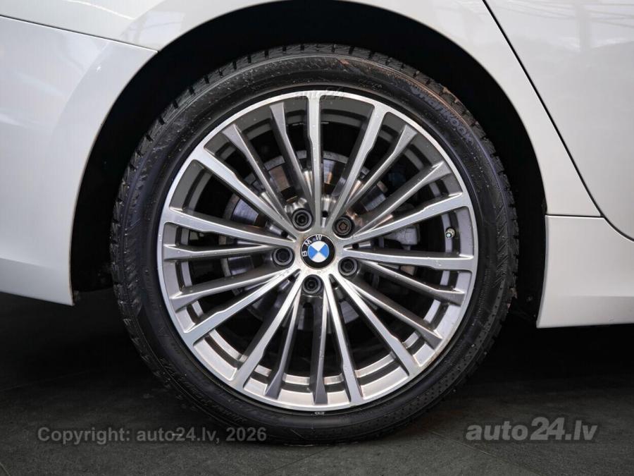 White BMW 3 Series 2019 in Tallinn, with an engine capacity of 2.00 L and mileage of 90 thousand km for 34900 €, photo 4 on AUTOMOTO.COM.LV
