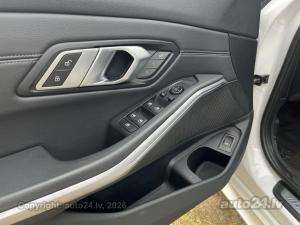Balts BMW 3 Series 2019 Tiri, ar dzinēja tilpumu 2.00 L un nobraukumu 118 tūkst. km par 31900 €, foto 13 vietnē AUTOMOTO.COM.LV