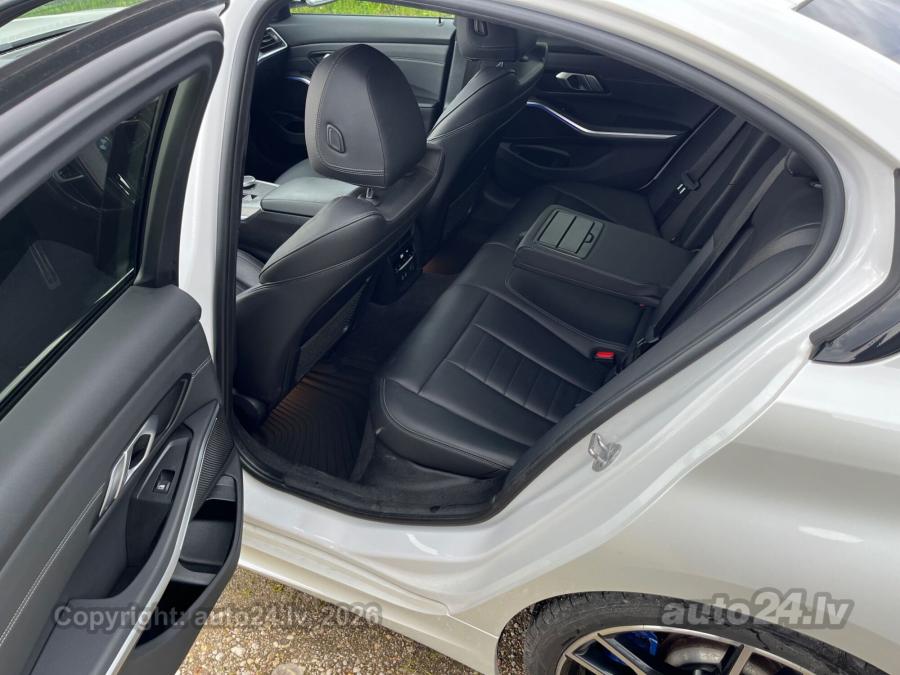 Balts BMW 3 Series 2019 Tiri, ar dzinēja tilpumu 2.00 L un nobraukumu 118 tūkst. km par 31900 €, foto 14 vietnē AUTOMOTO.COM.LV