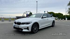 Balts BMW 3 Series 2020 Tallina, ar dzinēja tilpumu 2.00 L un nobraukumu 120 tūkst. km par 25000 €, foto  vietnē AUTOMOTO.COM.LV