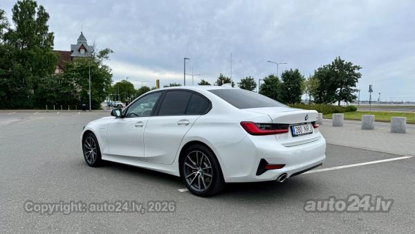 White BMW 3 Series 2020 in Tallinn, with an engine capacity of 2.00 L and mileage of 120 thousand km for 25000 €, photo 3 on AUTOMOTO.COM.LV