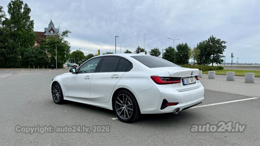 Balts BMW 3 Series 2020 Tallina, ar dzinēja tilpumu 2.00 L un nobraukumu 120 tūkst. km par 25000 €, foto 4 vietnē AUTOMOTO.COM.LV