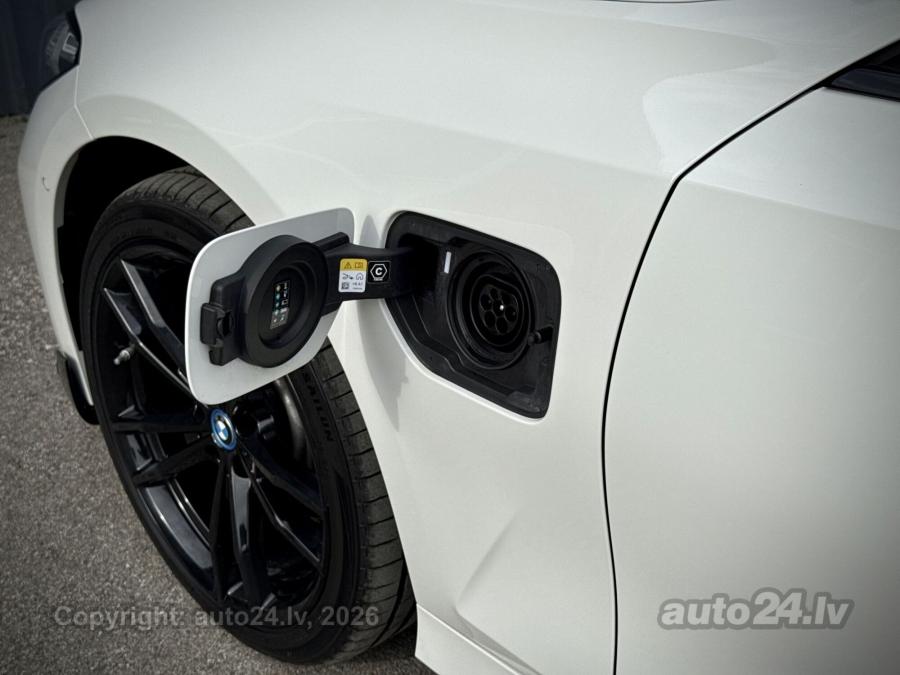 White BMW 3 Series 2023 in Tallinn, with an engine capacity of 2.00 L and mileage of 75 thousand km for 37800 €, photo 23 on AUTOMOTO.COM.LV