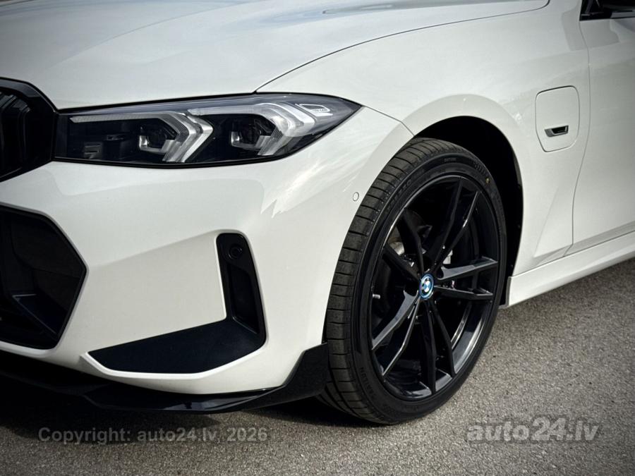 White BMW 3 Series 2023 in Tallinn, with an engine capacity of 2.00 L and mileage of 75 thousand km for 37800 €, photo 24 on AUTOMOTO.COM.LV