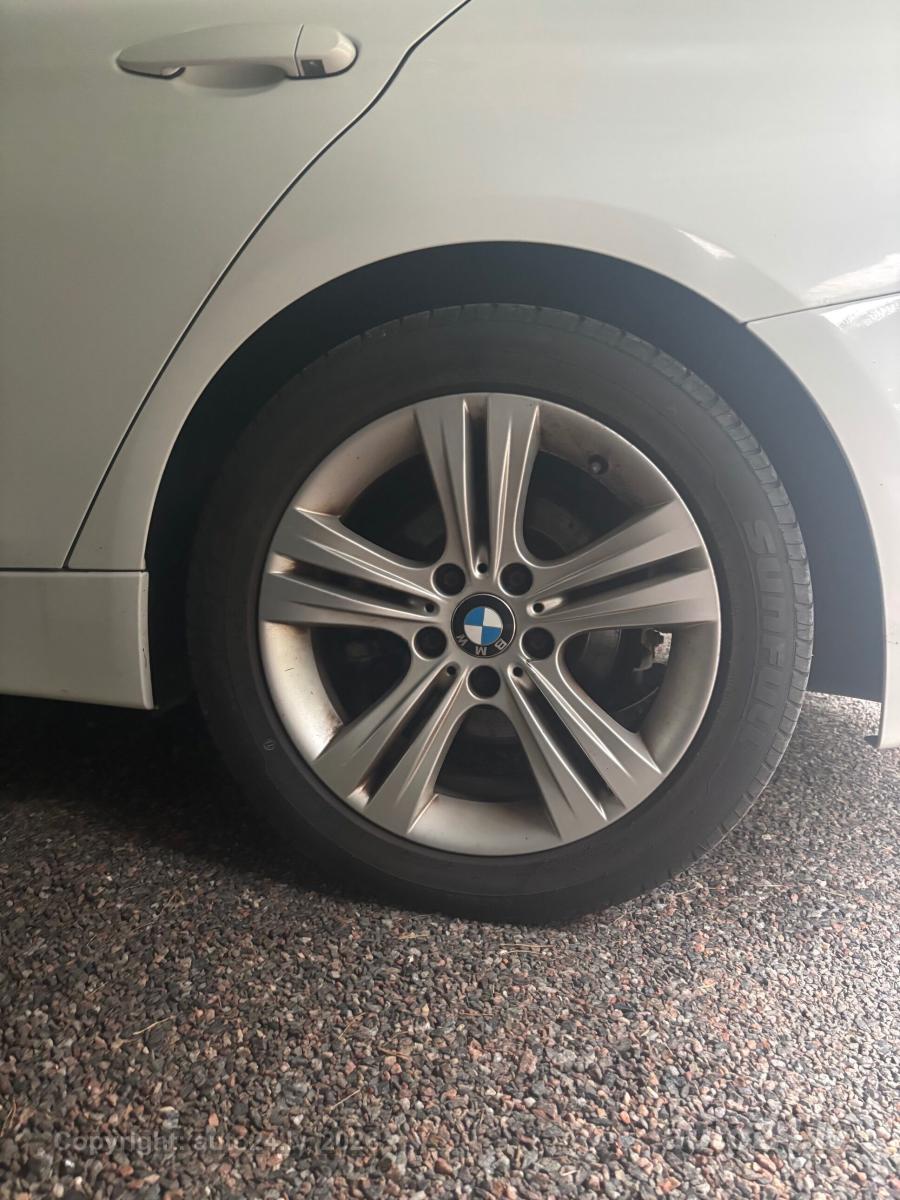 White BMW 3 Series 2013 in Tartu, with an engine capacity of 2.00 L and mileage of 283 thousand km for 8500 €, photo 11 on AUTOMOTO.COM.LV