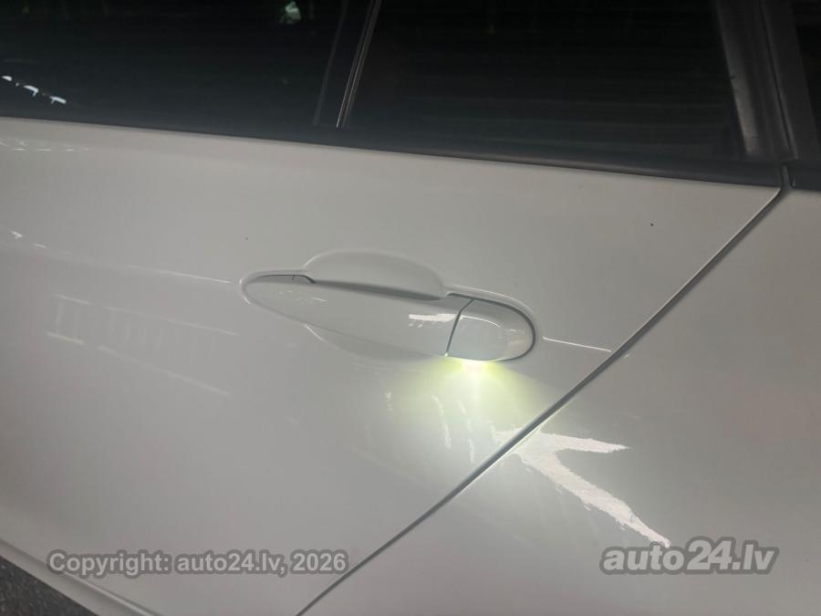 White BMW 3 Series 2013 in Tartu, with an engine capacity of 2.00 L and mileage of 283 thousand km for 8500 €, photo 14 on AUTOMOTO.COM.LV