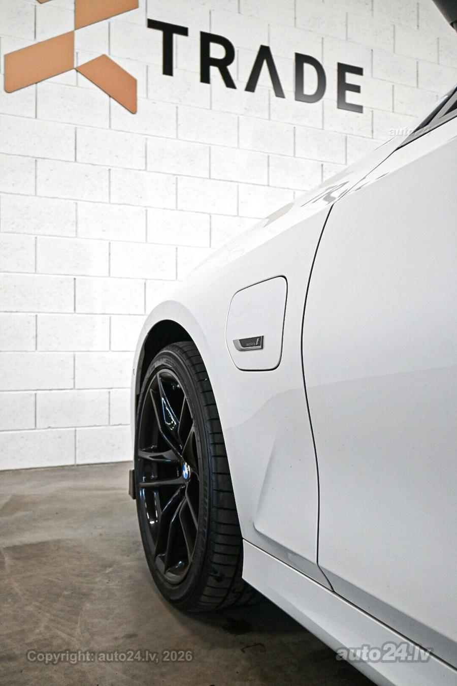 White BMW 3 Series 2021 in Tallinn, with an engine capacity of 2.00 L and mileage of 180 thousand km for 21450 €, photo 12 on AUTOMOTO.COM.LV