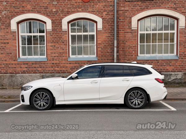 White BMW 3 Series 2021 in Tallinn, with an engine capacity of 0.00 L and mileage of 152 thousand km for 22750 €, photo 2 on AUTOMOTO.COM.LV