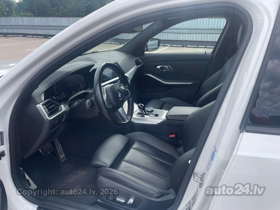 White BMW 3 Series 2022 in Tallinn, with an engine capacity of 2.00 L and mileage of 170 thousand km for 21600 €, photo 12 on AUTOMOTO.COM.LV