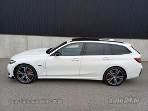 White BMW 3 Series 2022 in Tallinn, with an engine capacity of 2.00 L and mileage of 74 thousand km for 41900 €, photo  on AUTOMOTO.COM.LV