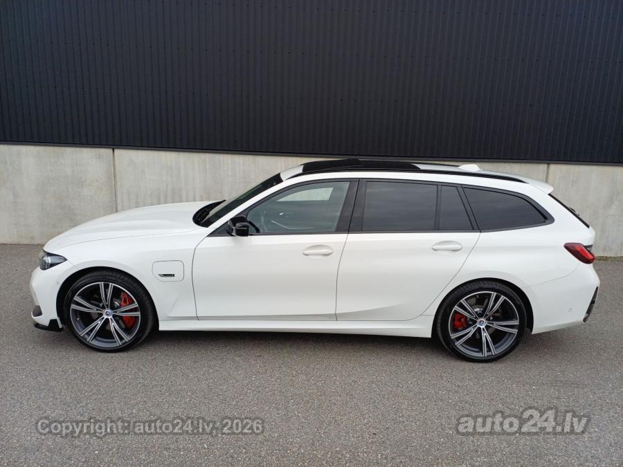 White BMW 3 Series 2022 in Tallinn, with an engine capacity of 2.00 L and mileage of 74 thousand km for 41900 €, photo 1 on AUTOMOTO.COM.LV