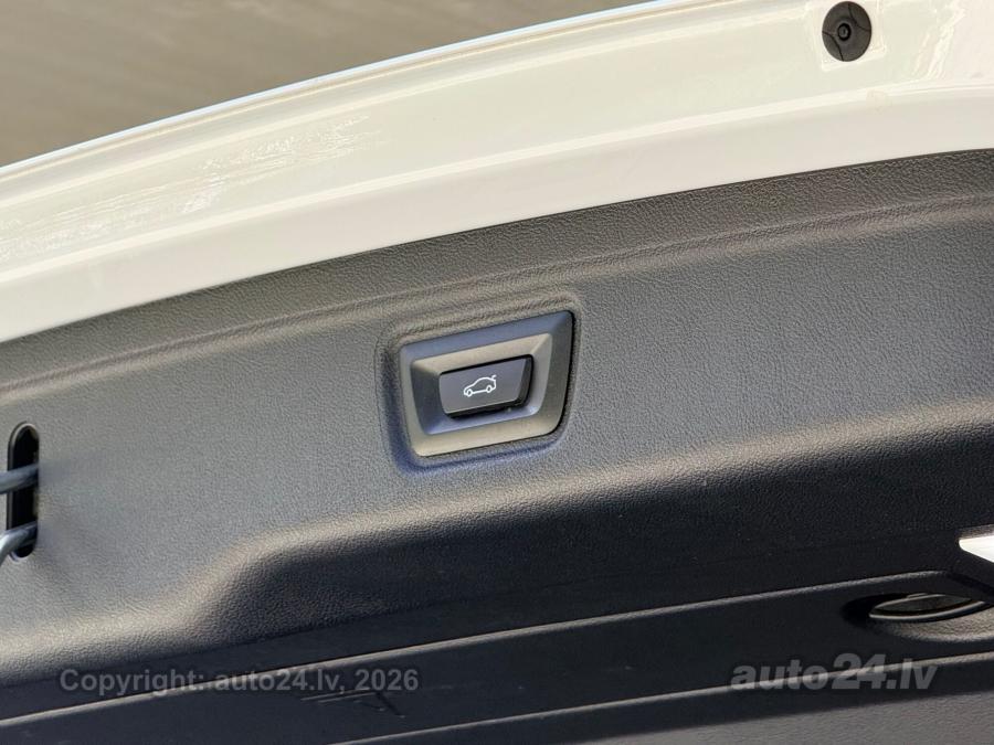 Balts BMW 3 Series 2024 Tallina, ar dzinēja tilpumu 2.00 L un nobraukumu 194 tūkst. km par 28490 €, foto 24 vietnē AUTOMOTO.COM.LV