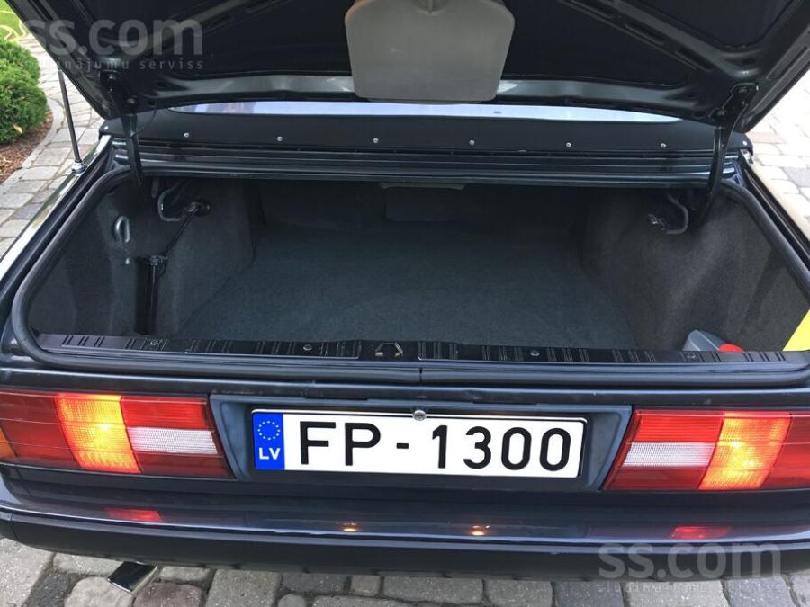 Black BMW 316 1991 in Riga, with an engine capacity of 1.60 L and mileage of 219 thousand km for 11000 €, photo 6 on AUTOMOTO.COM.LV