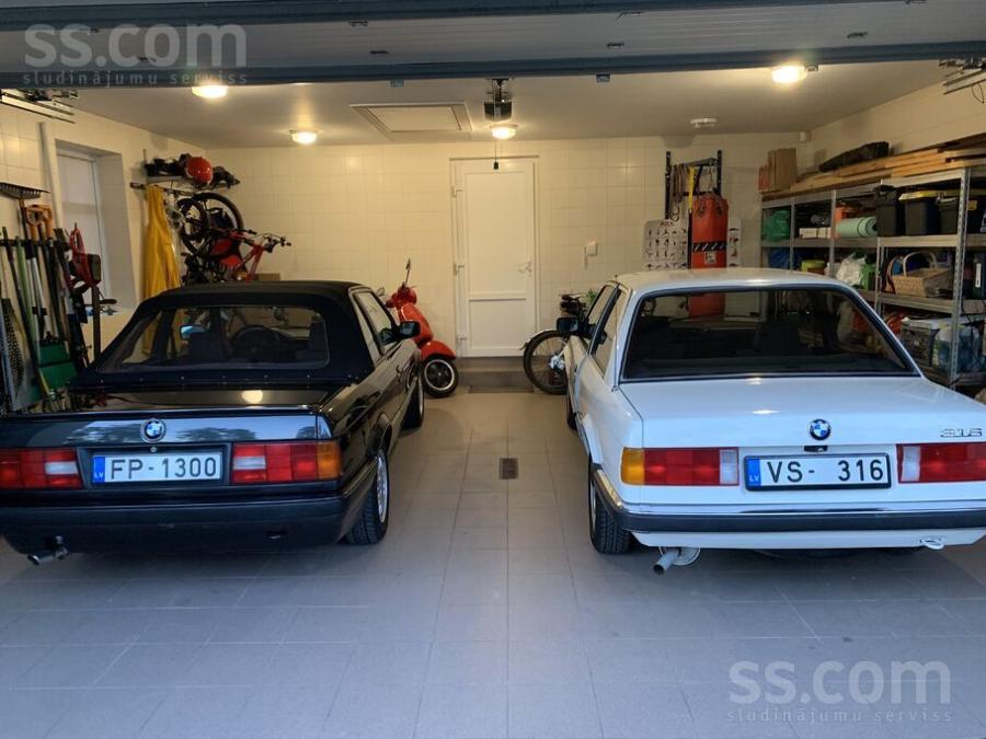 Black BMW 316 1991 in Riga, with an engine capacity of 1.60 L and mileage of 219 thousand km for 11000 €, photo 11 on AUTOMOTO.COM.LV