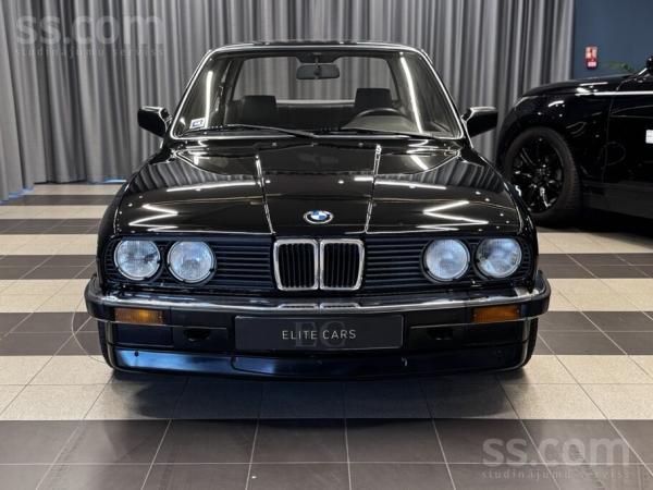 Black BMW 316 1985 in Riga, with an engine capacity of 2.00 L and mileage of 325 thousand km for 2500 €, photo 2 on AUTOMOTO.COM.LV
