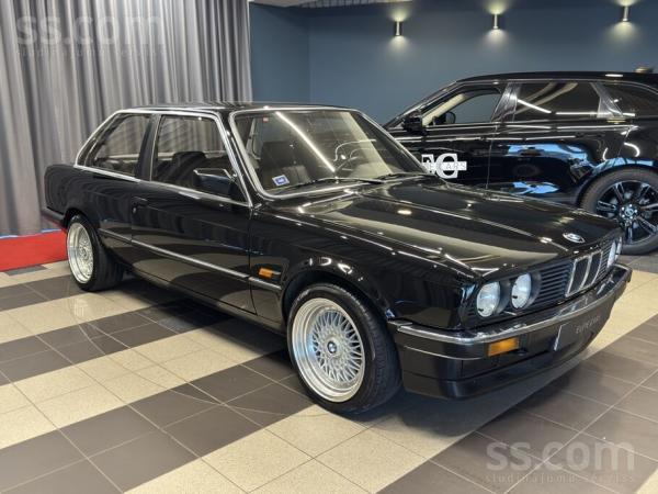 Black BMW 316 1985 in Riga, with an engine capacity of 2.00 L and mileage of 325 thousand km for 2500 €, photo 3 on AUTOMOTO.COM.LV