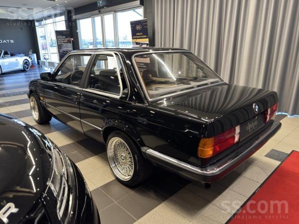 Black BMW 316 1985 in Riga, with an engine capacity of 2.00 L and mileage of 325 thousand km for 2500 €, photo 6 on AUTOMOTO.COM.LV