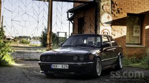Melns BMW 316 1986 Liepāja, ar dzinēja tilpumu 2.80 L un nobraukumu 259 tūkst. km par 14700 €, foto  vietnē AUTOMOTO.COM.LV