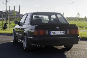 Melns BMW 316 1986 Liepāja, ar dzinēja tilpumu 2.80 L un nobraukumu 259 tūkst. km par 14700 €, foto 5 vietnē AUTOMOTO.COM.LV