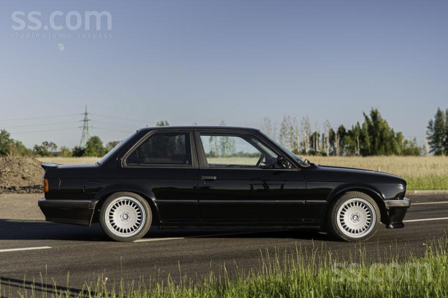 Melns BMW 316 1986 Liepāja, ar dzinēja tilpumu 2.80 L un nobraukumu 259 tūkst. km par 14700 €, foto 7 vietnē AUTOMOTO.COM.LV