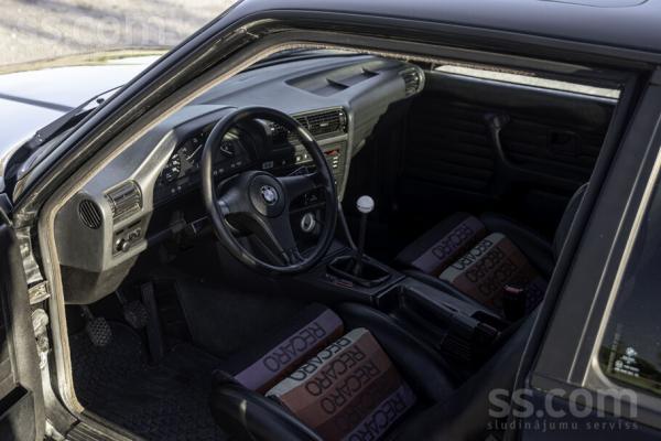 Melns BMW 316 1986 Liepāja, ar dzinēja tilpumu 2.80 L un nobraukumu 259 tūkst. km par 14700 €, foto 8 vietnē AUTOMOTO.COM.LV