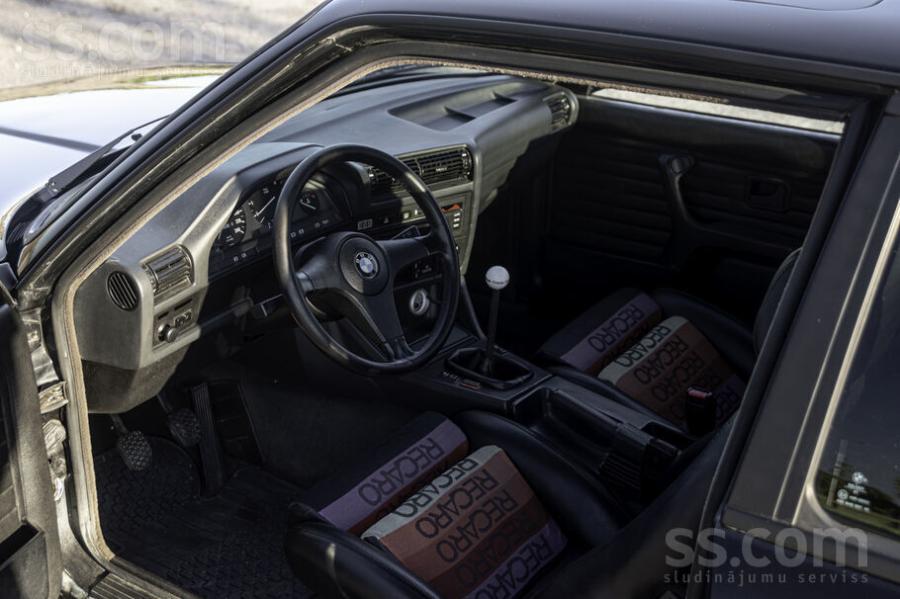 Melns BMW 316 1986 Liepāja, ar dzinēja tilpumu 2.80 L un nobraukumu 259 tūkst. km par 14700 €, foto 9 vietnē AUTOMOTO.COM.LV