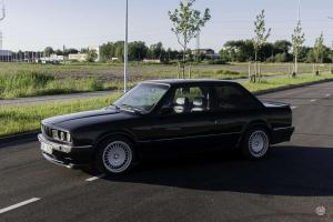 Black BMW 316 1986 in Liepaja, with an engine capacity of 2.80 L and mileage of 259 thousand km for 11995 €, photo 3 on AUTOMOTO.COM.LV