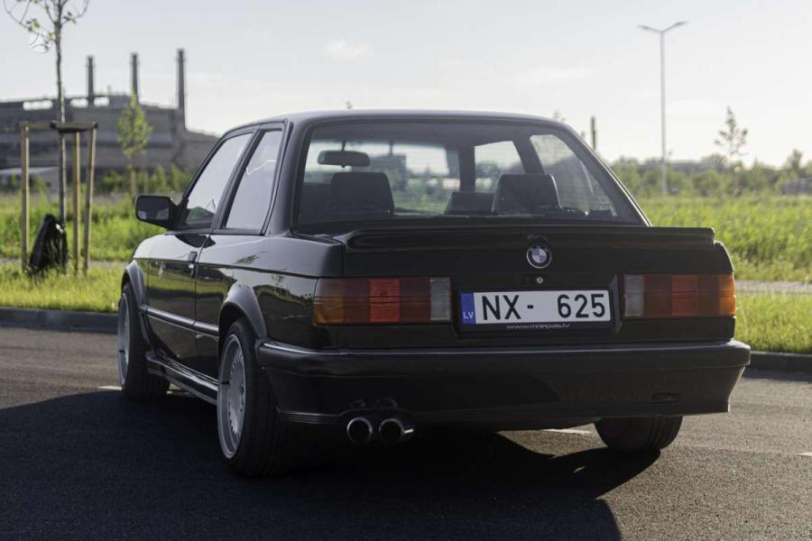 Black BMW 316 1986 in Liepaja, with an engine capacity of 2.80 L and mileage of 259 thousand km for 11995 €, photo 4 on AUTOMOTO.COM.LV