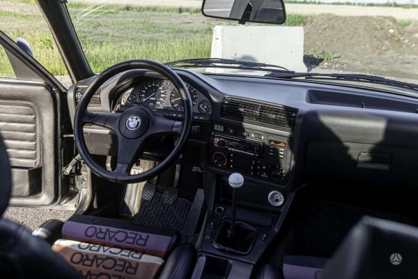 Черный БМВ 316 1986 в Лиепая, объемом двигателя 2.80 л и пробегом 259 тыс. км за 11995 €, фото 10 на AUTOMOTO.COM.LV