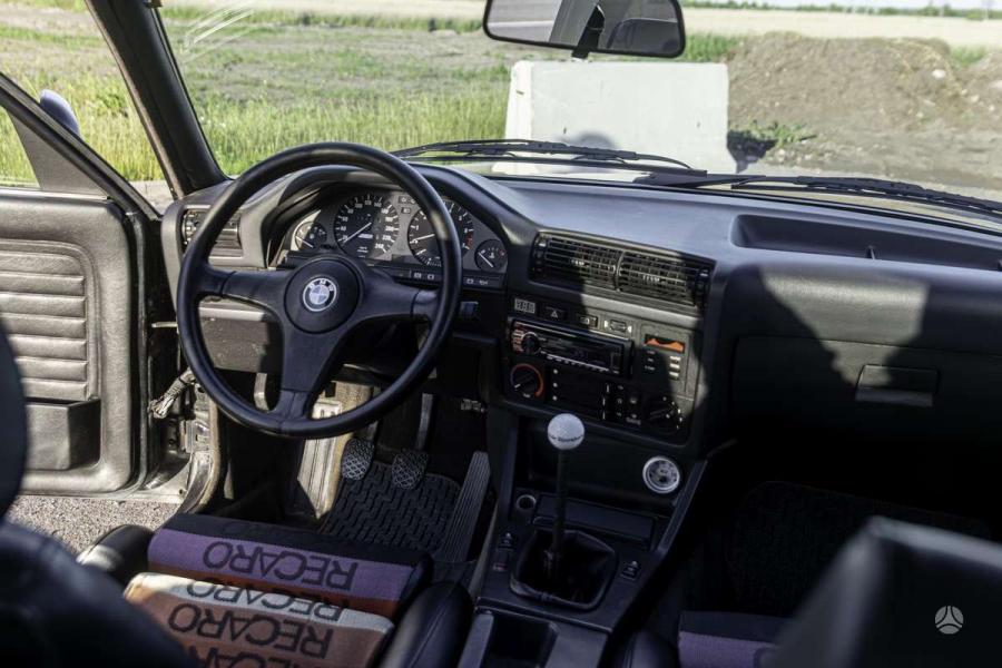 Black BMW 316 1986 in Liepaja, with an engine capacity of 2.80 L and mileage of 259 thousand km for 11995 €, photo 11 on AUTOMOTO.COM.LV