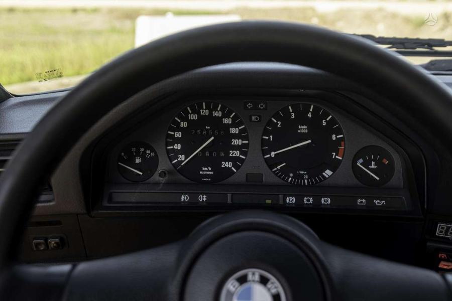 Black BMW 316 1986 in Liepaja, with an engine capacity of 2.80 L and mileage of 259 thousand km for 11995 €, photo 13 on AUTOMOTO.COM.LV