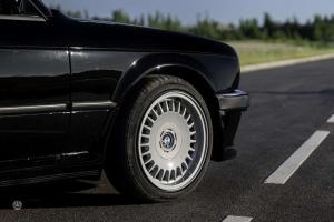 Black BMW 316 1986 in Liepaja, with an engine capacity of 2.80 L and mileage of 259 thousand km for 11995 €, photo 16 on AUTOMOTO.COM.LV